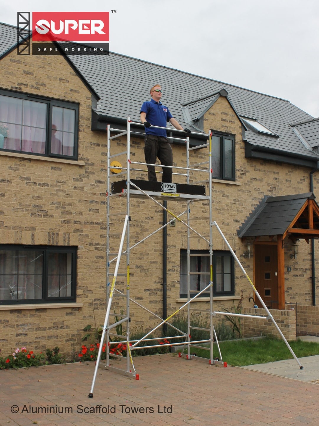 MDIY 5+ Scaffold Tower with 2 Telescopic Outriggers and Toeboards ...