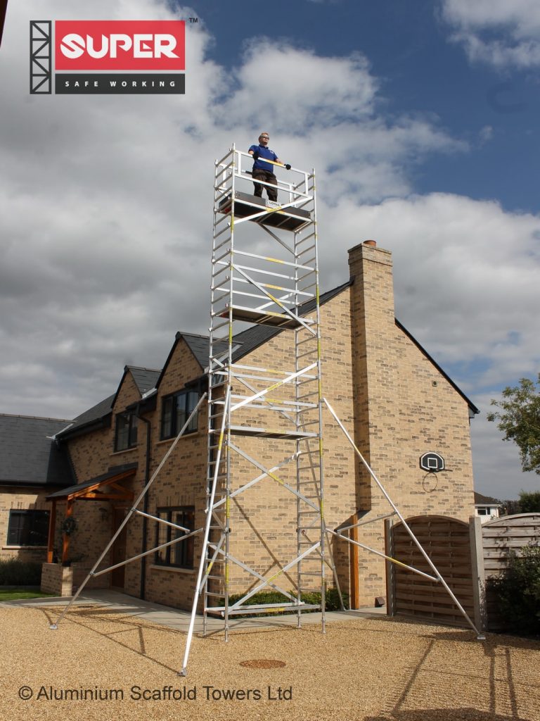 MDIY 5+ Scaffold Tower with 2 Telescopic Outriggers and Toeboards ...