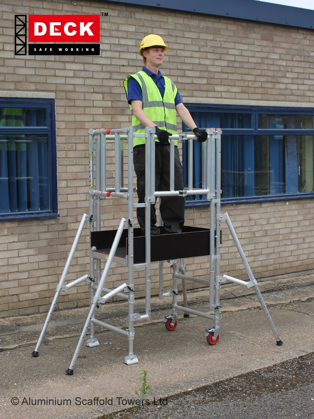 BS8620 Podium Steps - platform height 0.75m - Aluminium Scaffold Towers ...